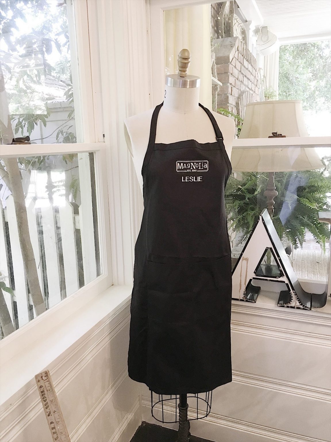 Make It Yourself // Embroidered Magnolia Apron - MY 100 YEAR OLD HOME