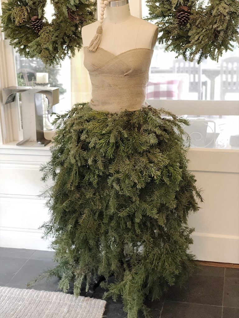 How to Make a Fresh Tree Skirt with Tree Clippings