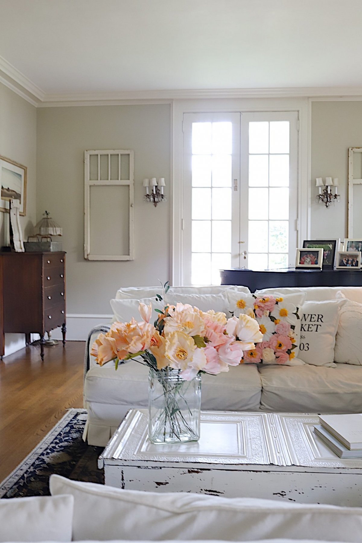 How a white palette in your home makes it easier to add color