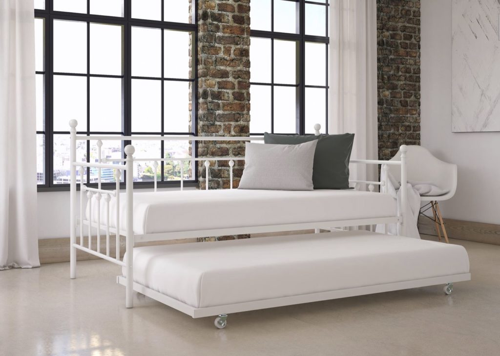 Choosing a Daybed for the Beach Cottage