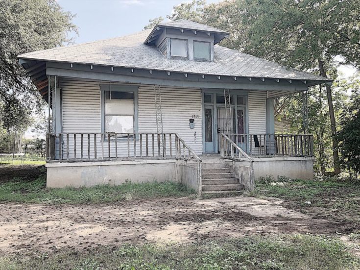 The Waco Fixer Upper Home Exterior is Done - MY 100 YEAR OLD HOME