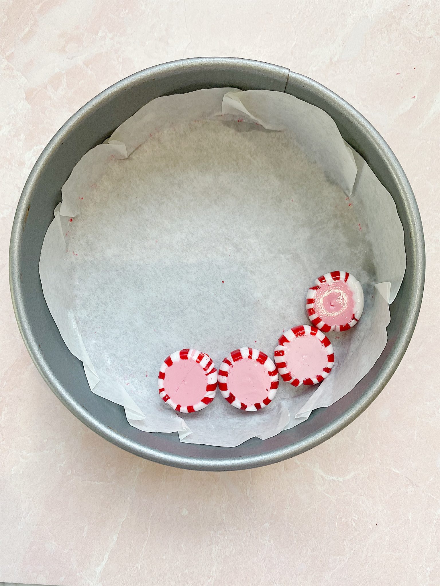 How to Make a Peppermint Candy Plate - MY 100 YEAR OLD HOME