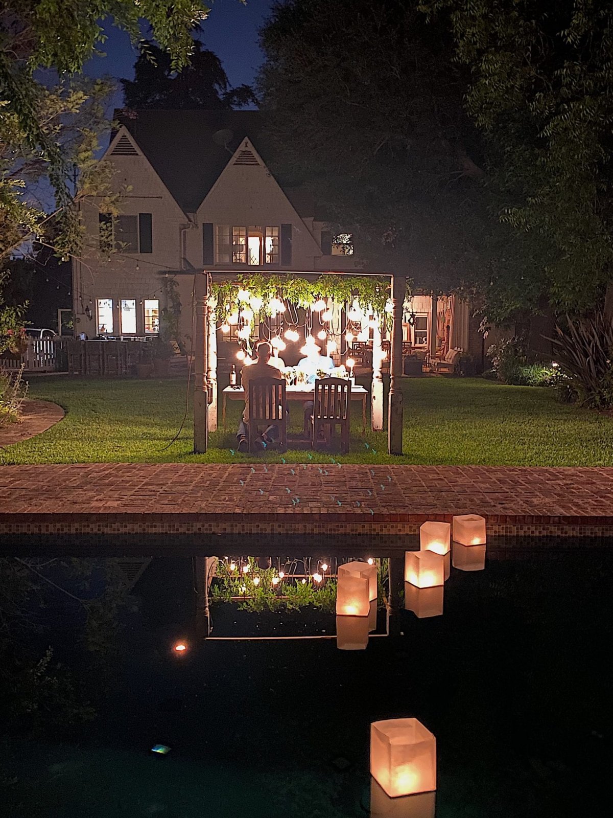 Al Fresco Dining Poolside Style - MY 100 YEAR OLD HOME