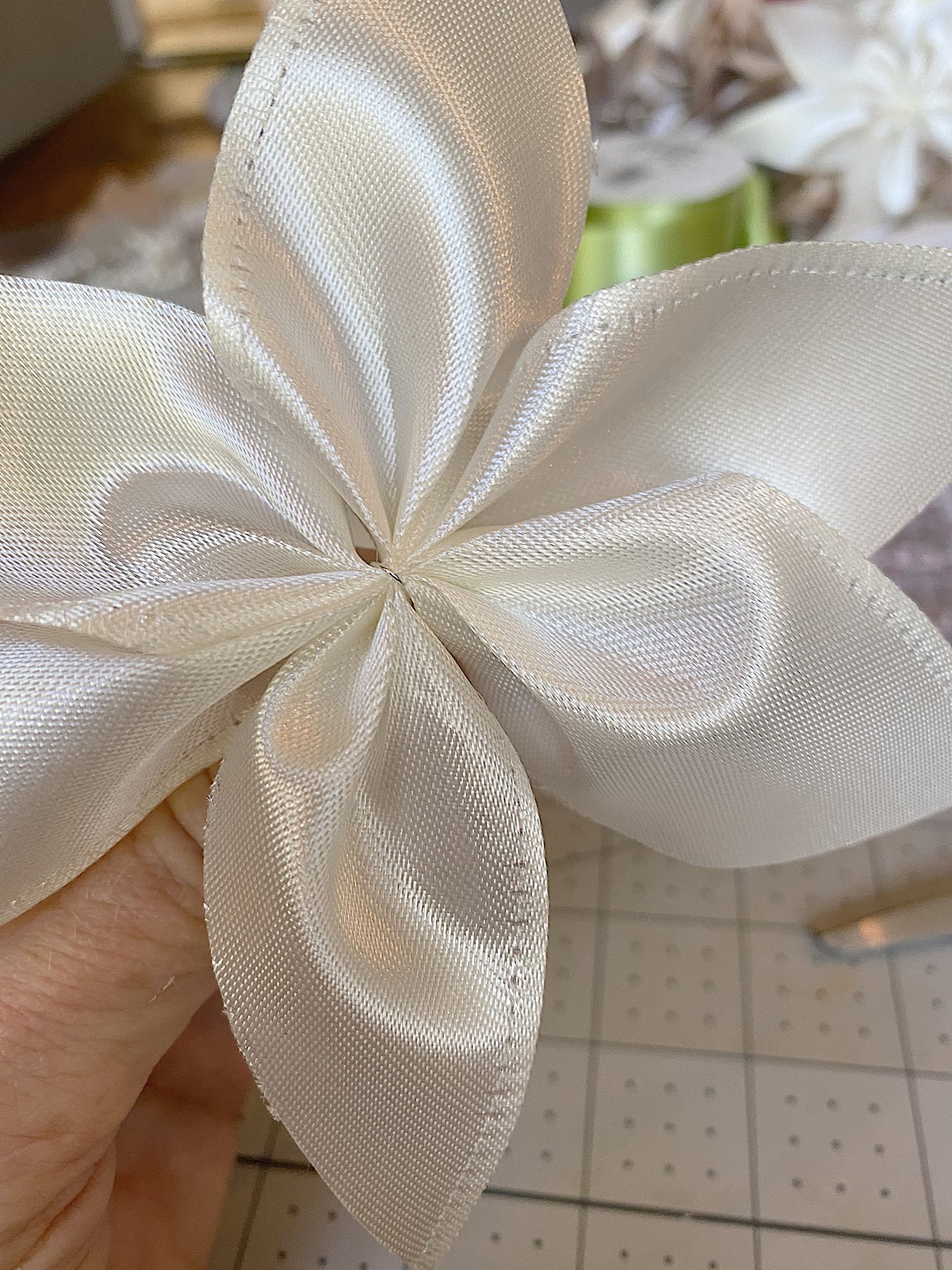 How to Make a Ribbon Wreath - MY 100 YEAR OLD HOME