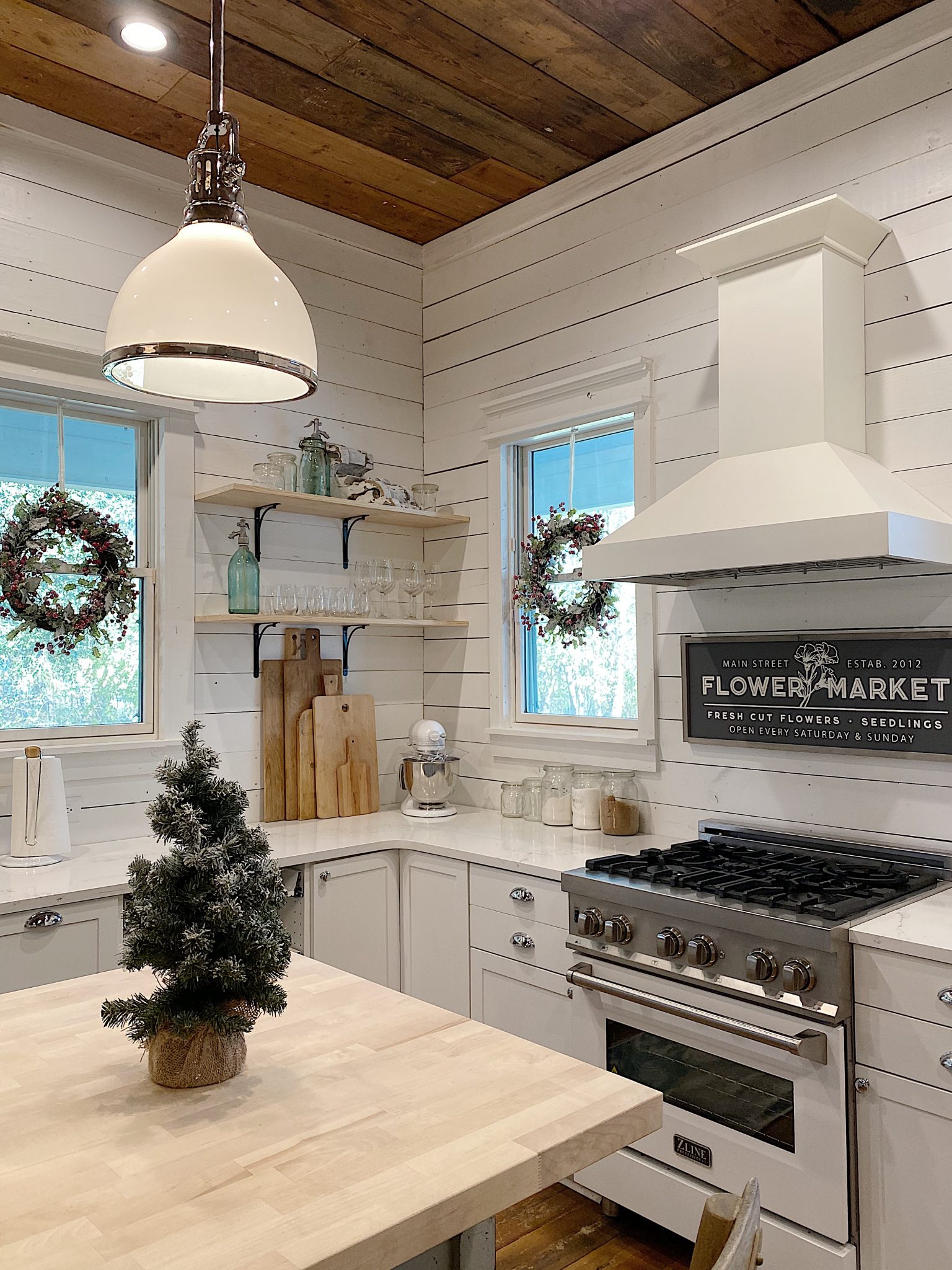 Decorating the Waco Kitchen for Christmas - MY 100 YEAR OLD HOME