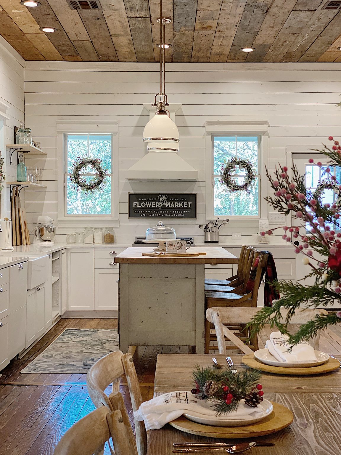 Decorating the Waco Kitchen for Christmas - MY 100 YEAR OLD HOME