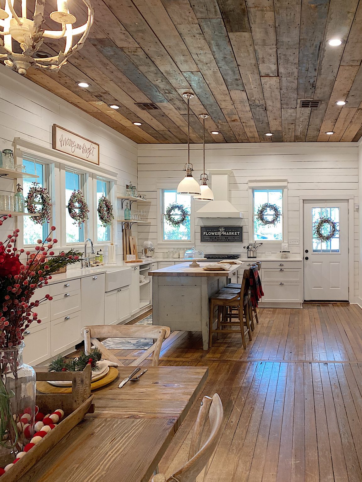 Decorating the Waco Kitchen for Christmas - MY 100 YEAR OLD HOME