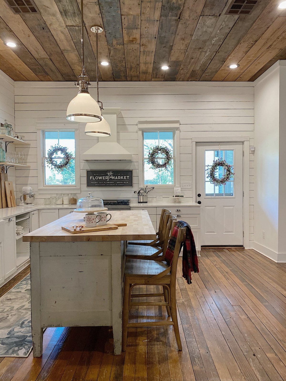 Decorating the Waco Kitchen for Christmas - MY 100 YEAR OLD HOME