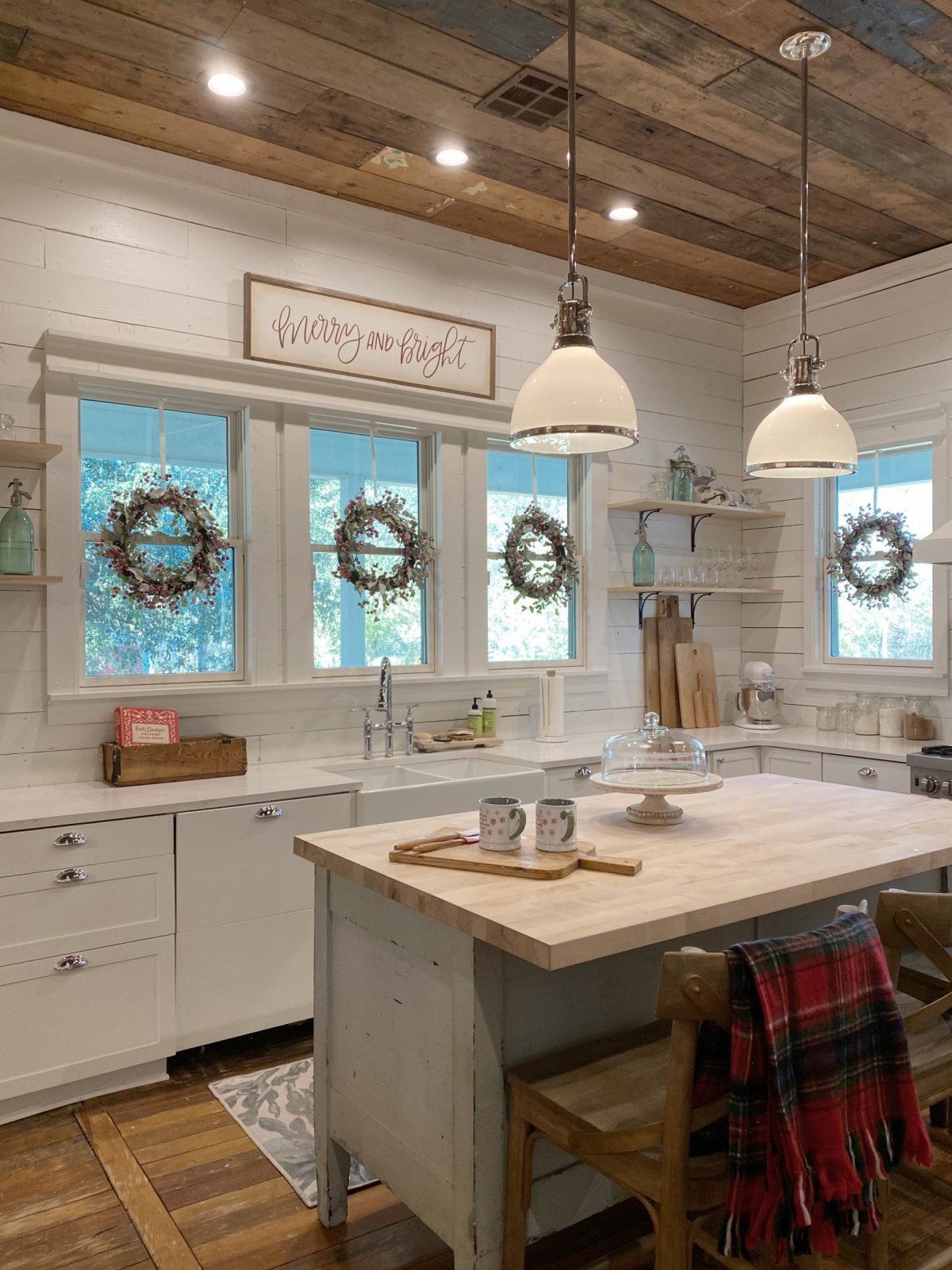 Decorating the Waco Kitchen for Christmas - MY 100 YEAR OLD HOME