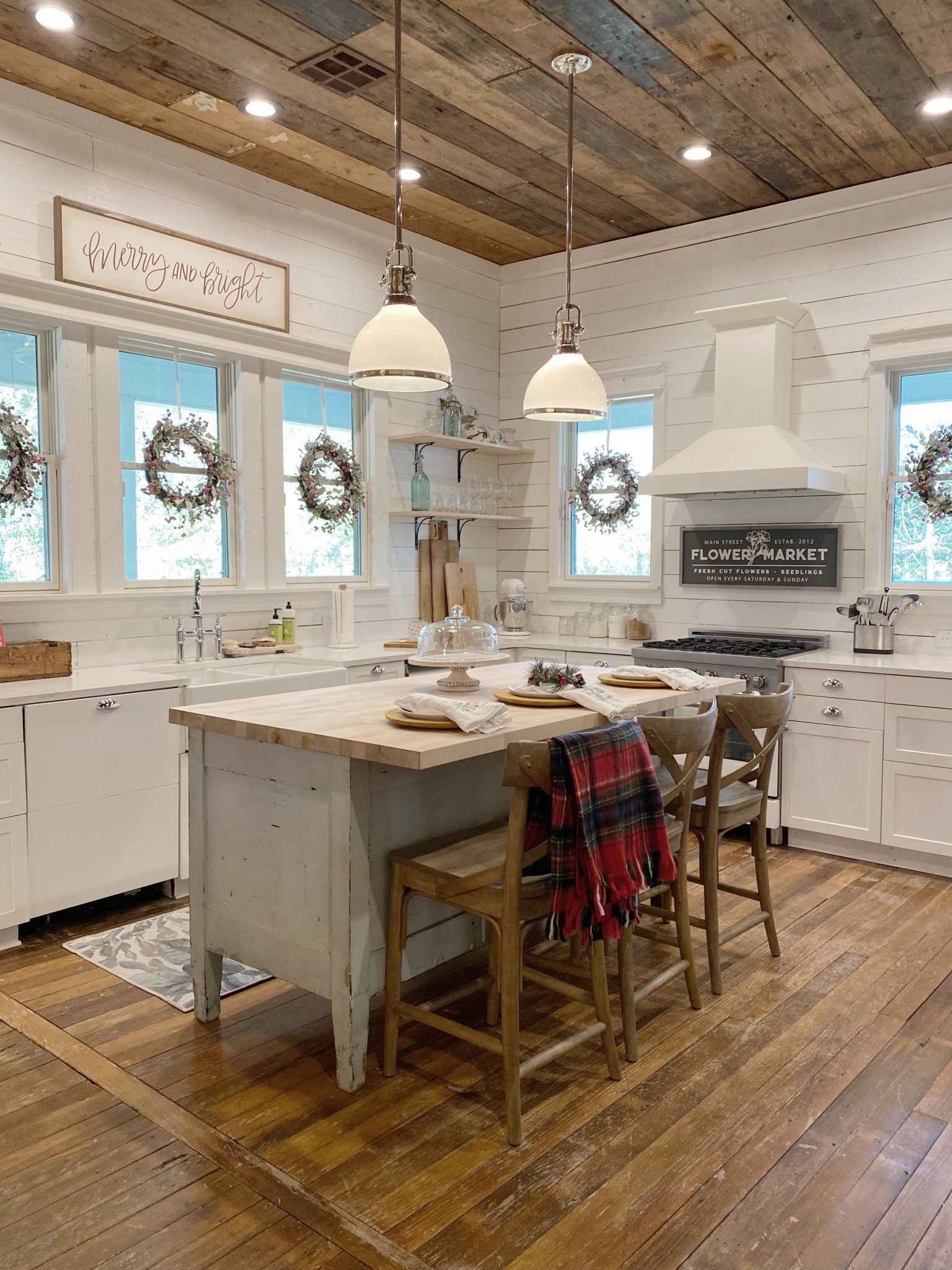 Decorating the Waco Kitchen for Christmas - MY 100 YEAR OLD HOME