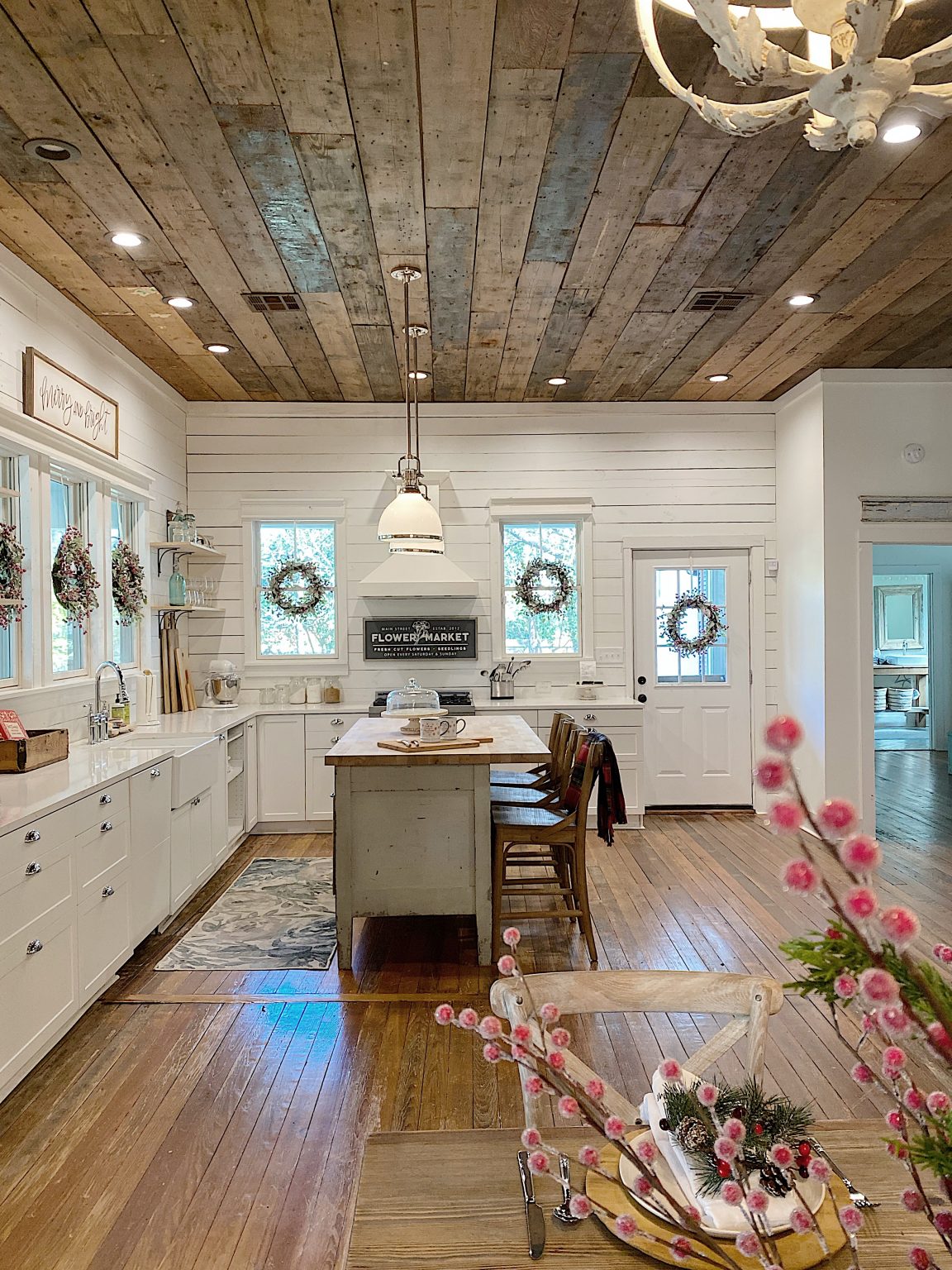 Decorating the Waco Kitchen for Christmas - MY 100 YEAR OLD HOME