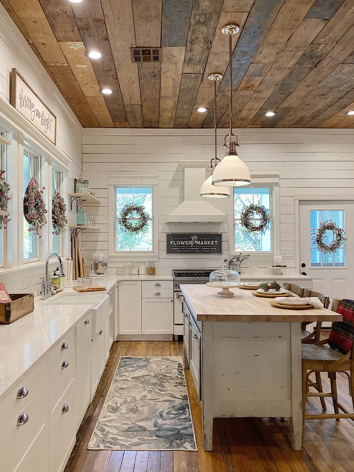 Decorating the Waco Kitchen for Christmas - MY 100 YEAR OLD HOME