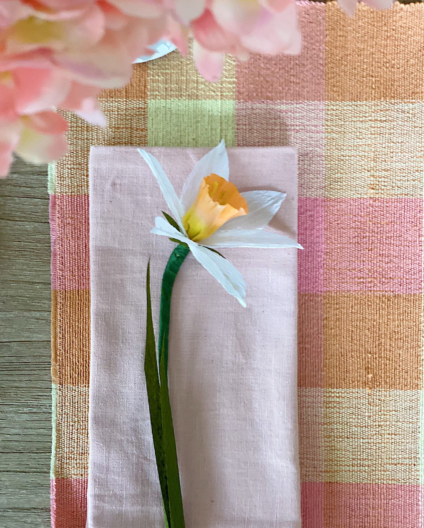 How to Make an Easy Paper Daffodil Bouquet - MY 100 YEAR OLD HOME