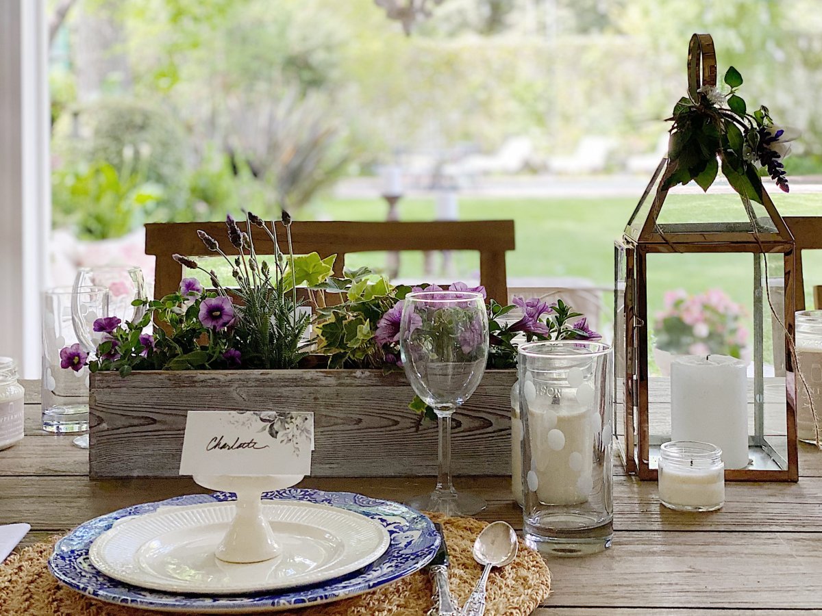 My Favorite Table Centerpiece Ideas for Outside Dining - MY 100 YEAR ...