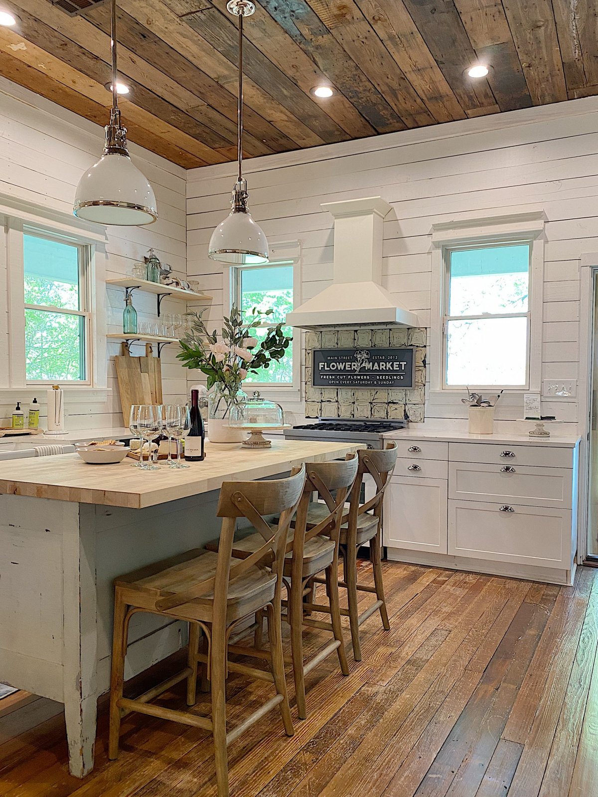 My Favorite Vintage Finds in Our Waco Home - MY 100 YEAR OLD HOME