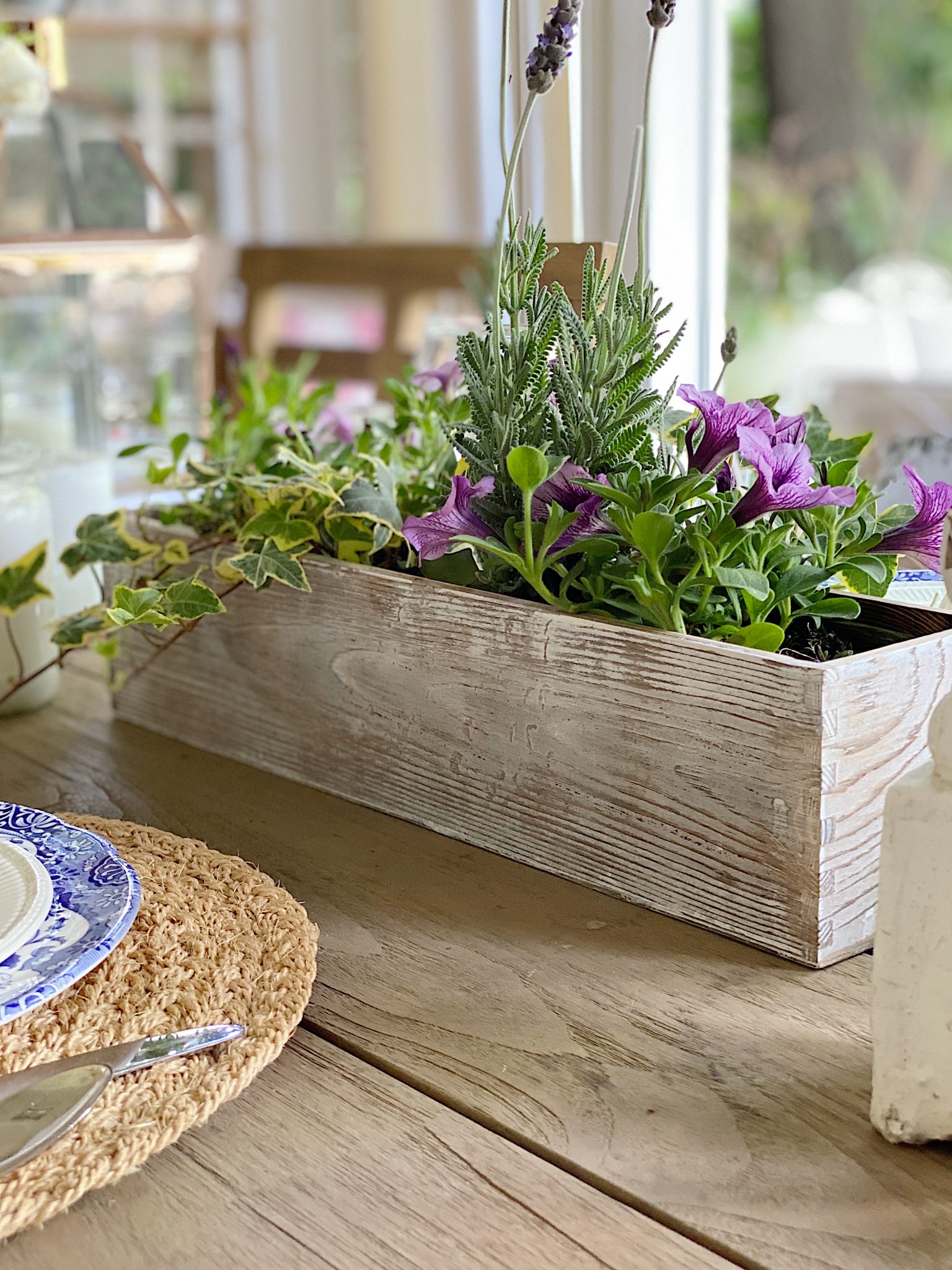 My Favorite Table Centerpiece Ideas for Outside Dining - MY 100 YEAR ...