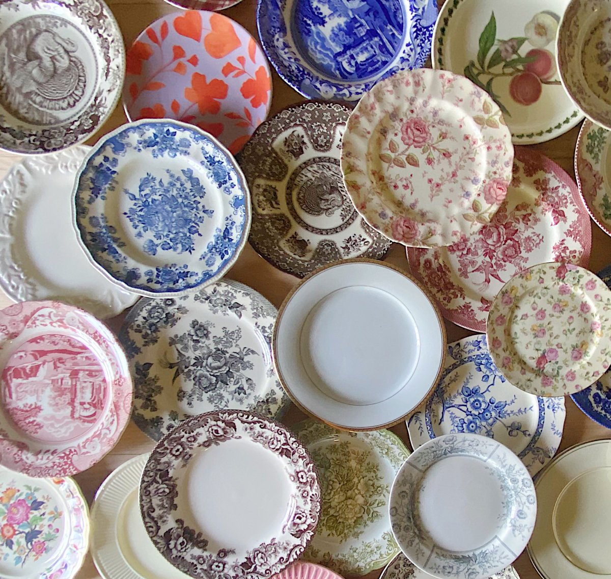 My Favorite Dinner Plates - MY 100 YEAR OLD HOME