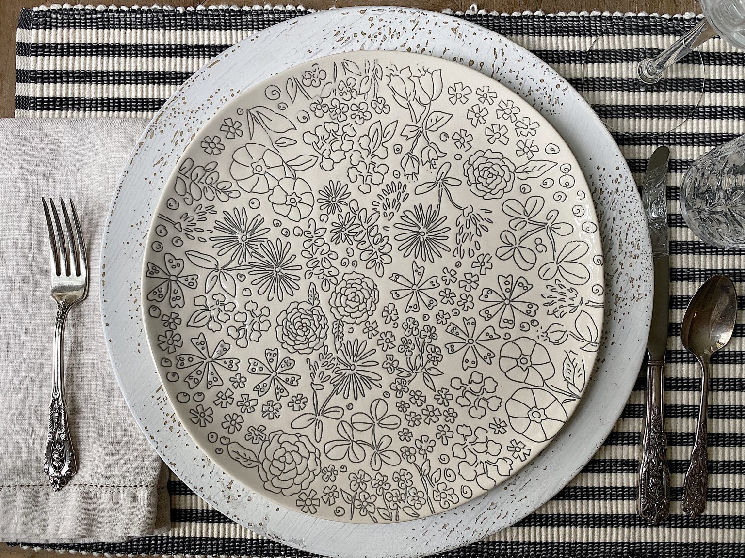 My Favorite Dinner Plates - MY 100 YEAR OLD HOME