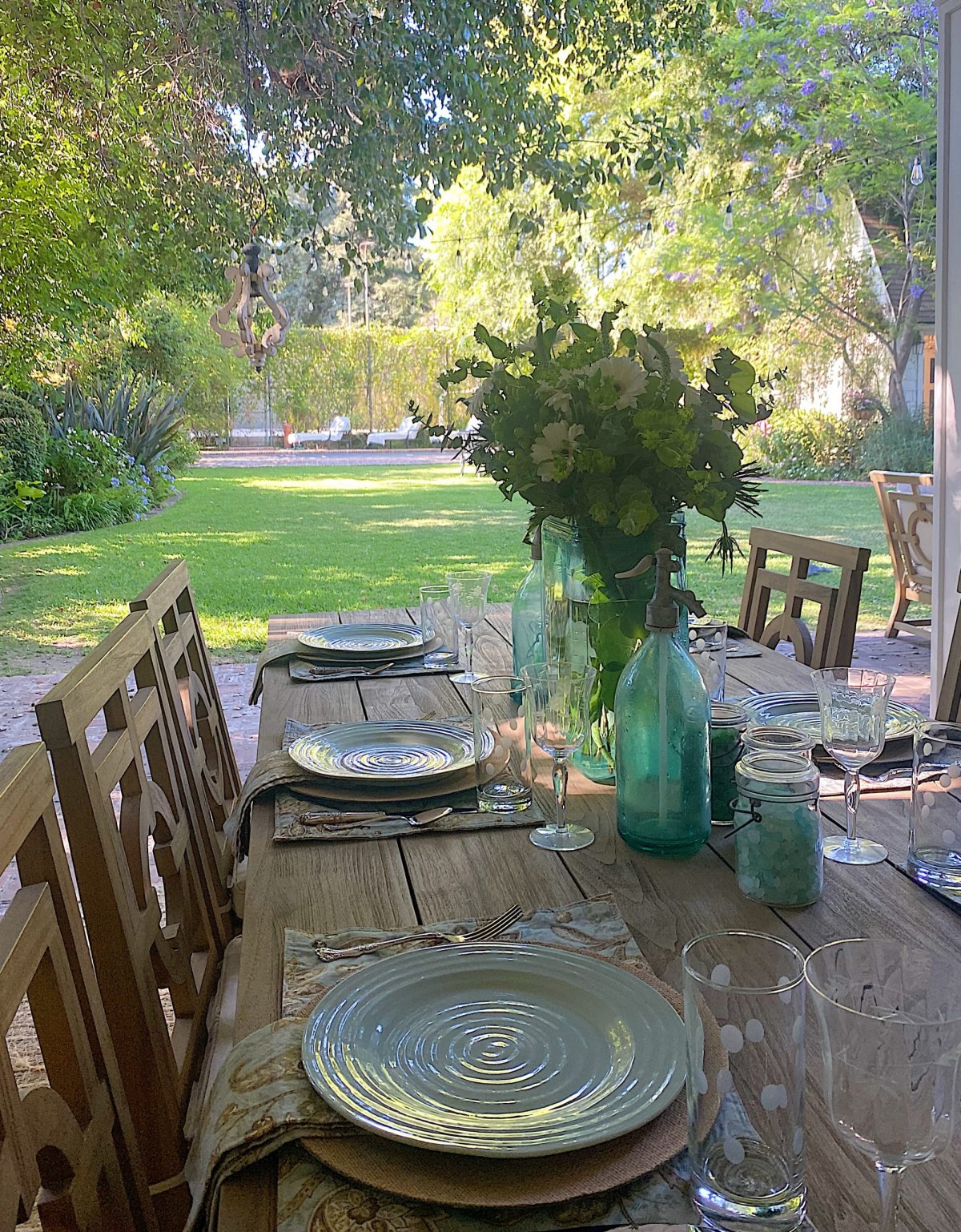 How to Set an Outdoor Table