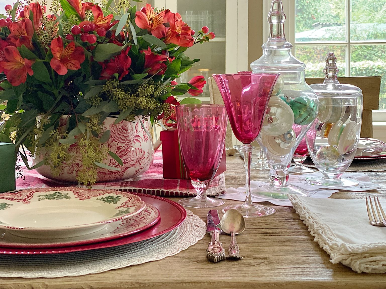 Christmas Dishes and Table Decor Ideas - MY 100 YEAR OLD HOME