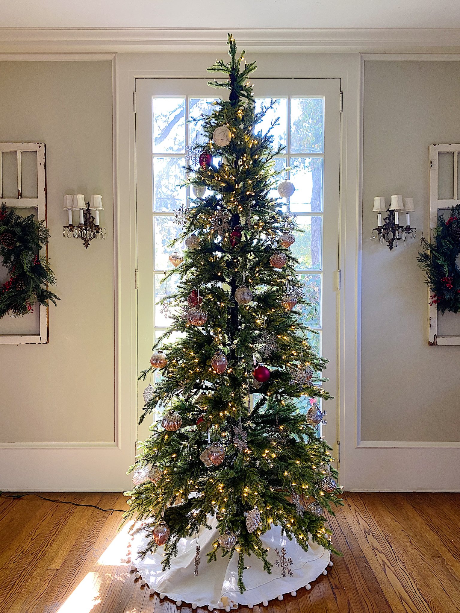 How to Make a White Christmas Tree Skirt