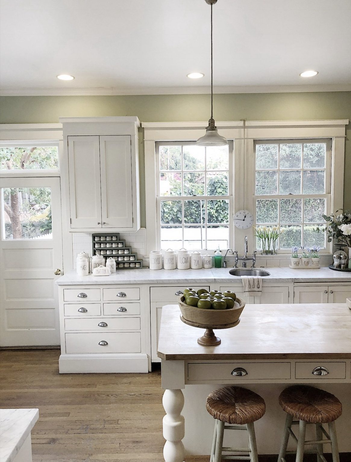 Are White Traditional Kitchens Out of Style? - MY 100 YEAR OLD HOME
