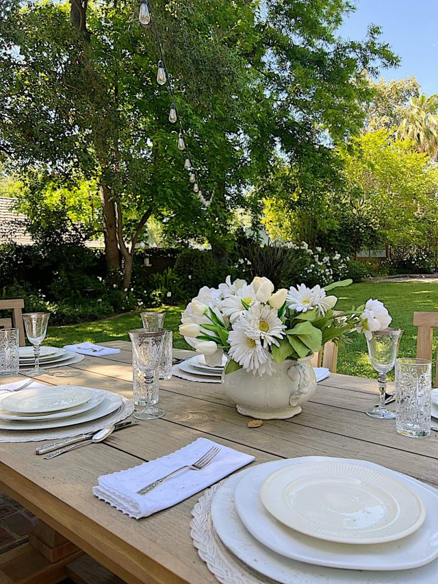 Simple Ways to Add Color to a Tablescape - MY 100 YEAR OLD HOME