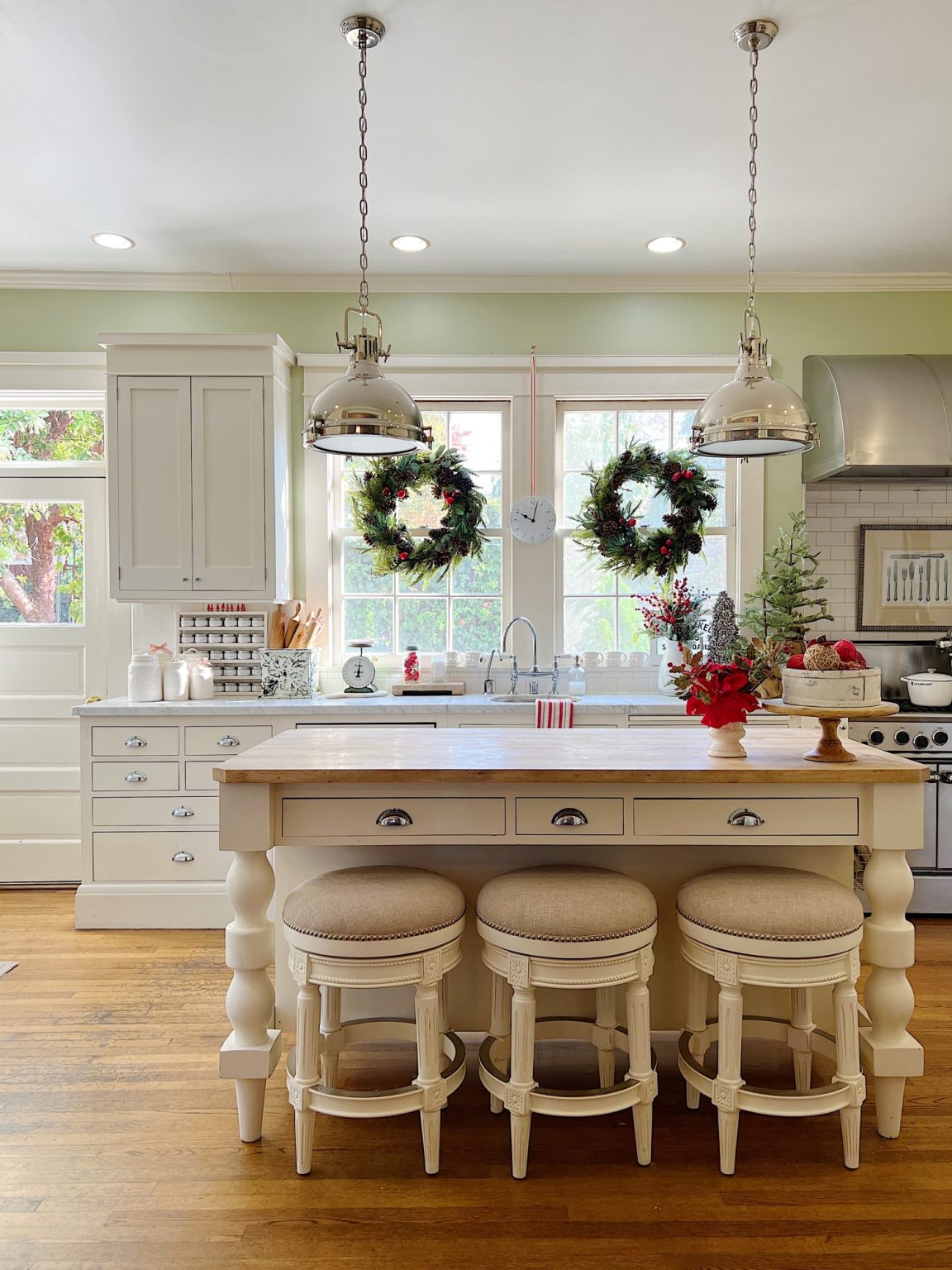 Old and New Christmas Kitchen Decor - MY 100 YEAR OLD HOME