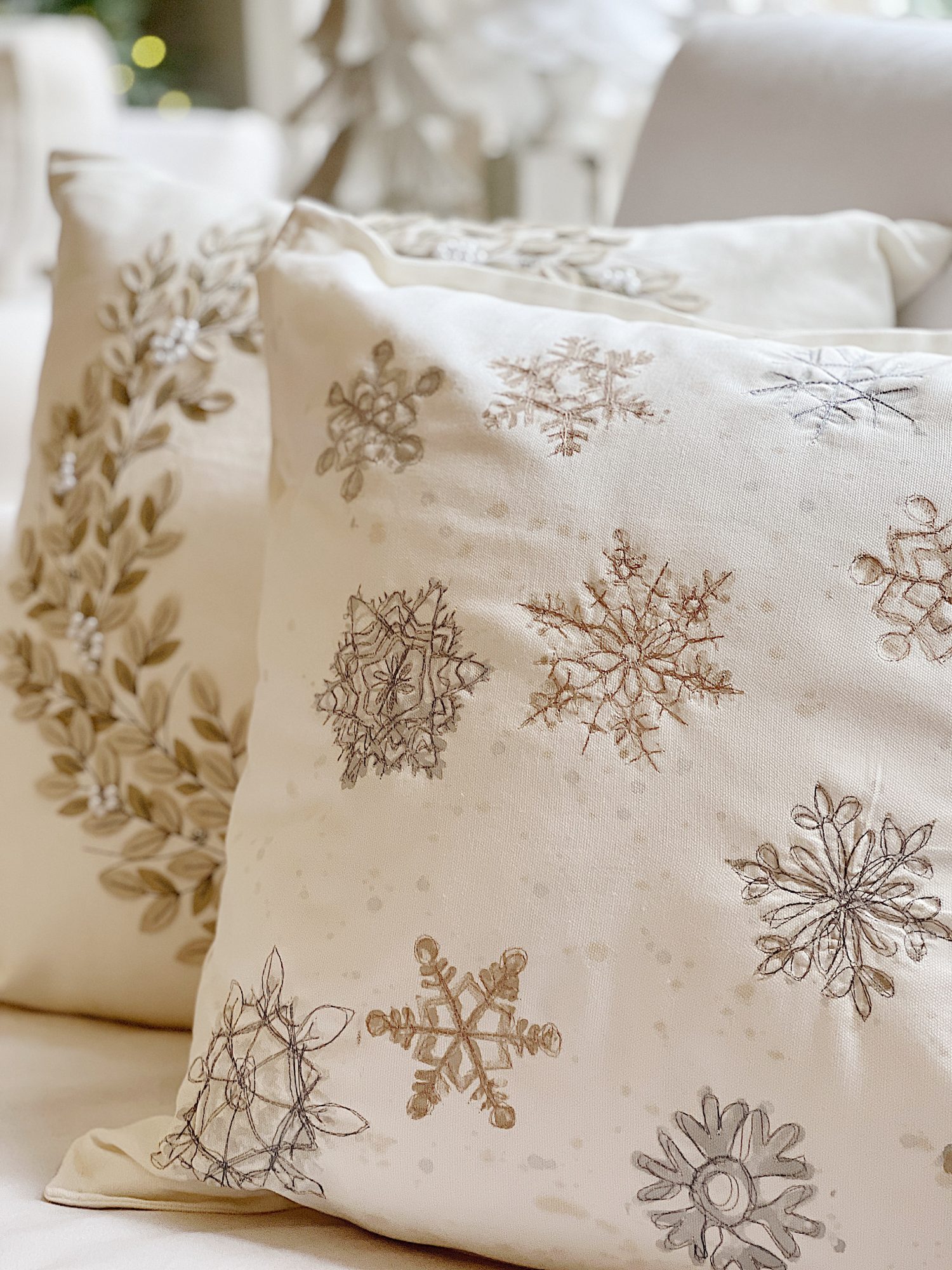 Snowflake Christmas Pillow DIY - MY 100 YEAR OLD HOME