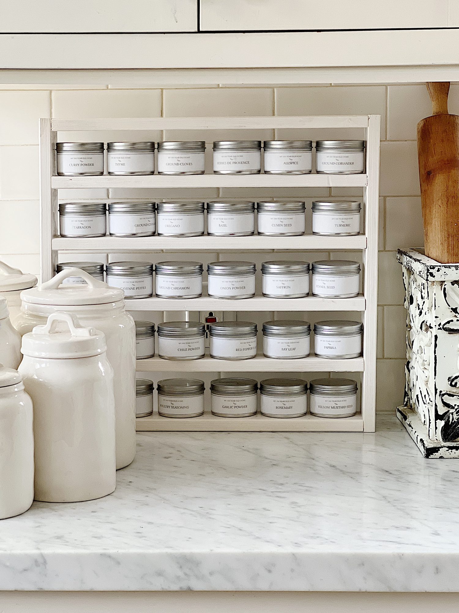 How to Decorate a Winter White Farmhouse Kitchen - MY 100 YEAR OLD HOME