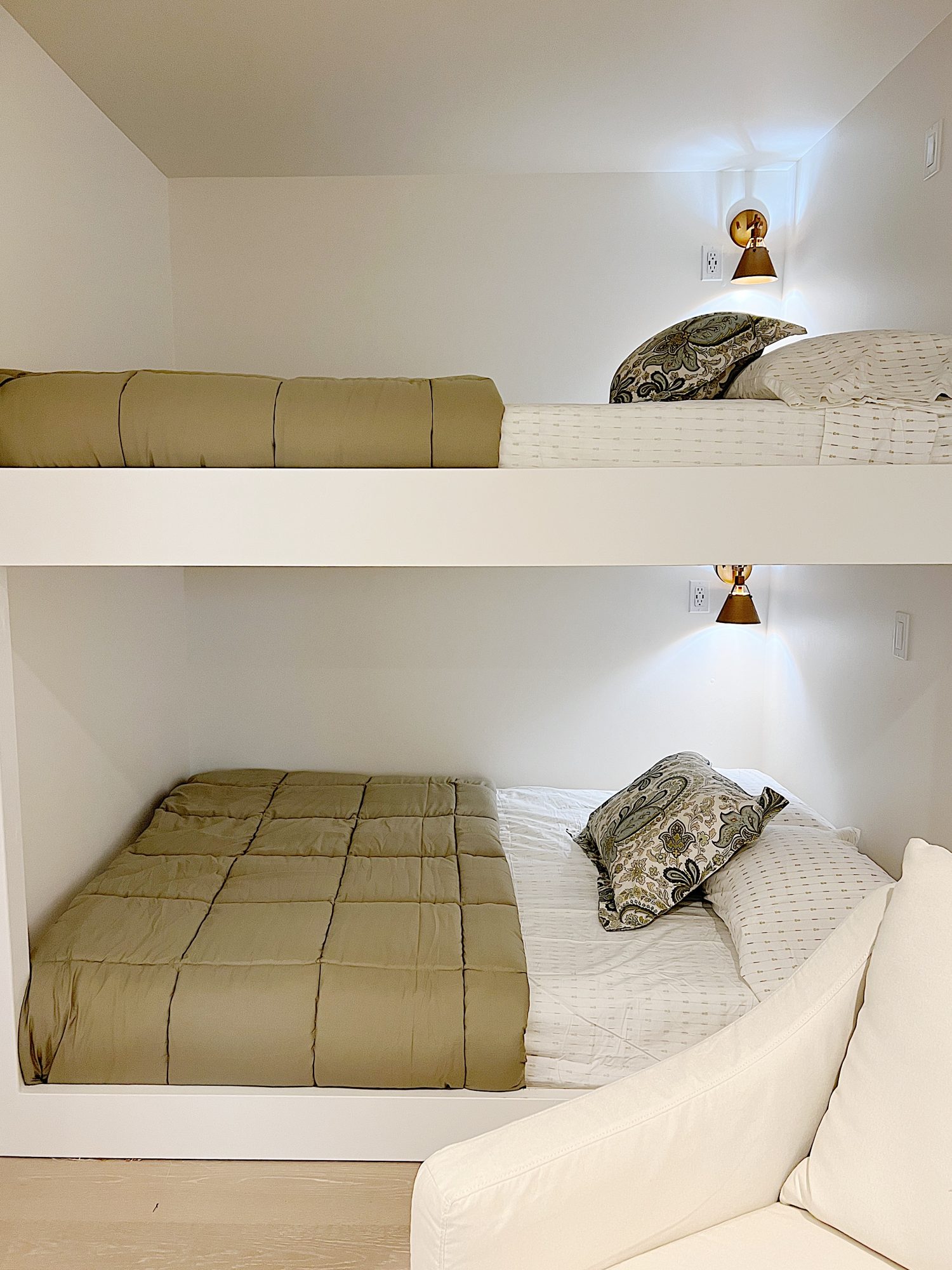 Finishing the Bunk Room at the Beach House - MY 100 YEAR OLD HOME