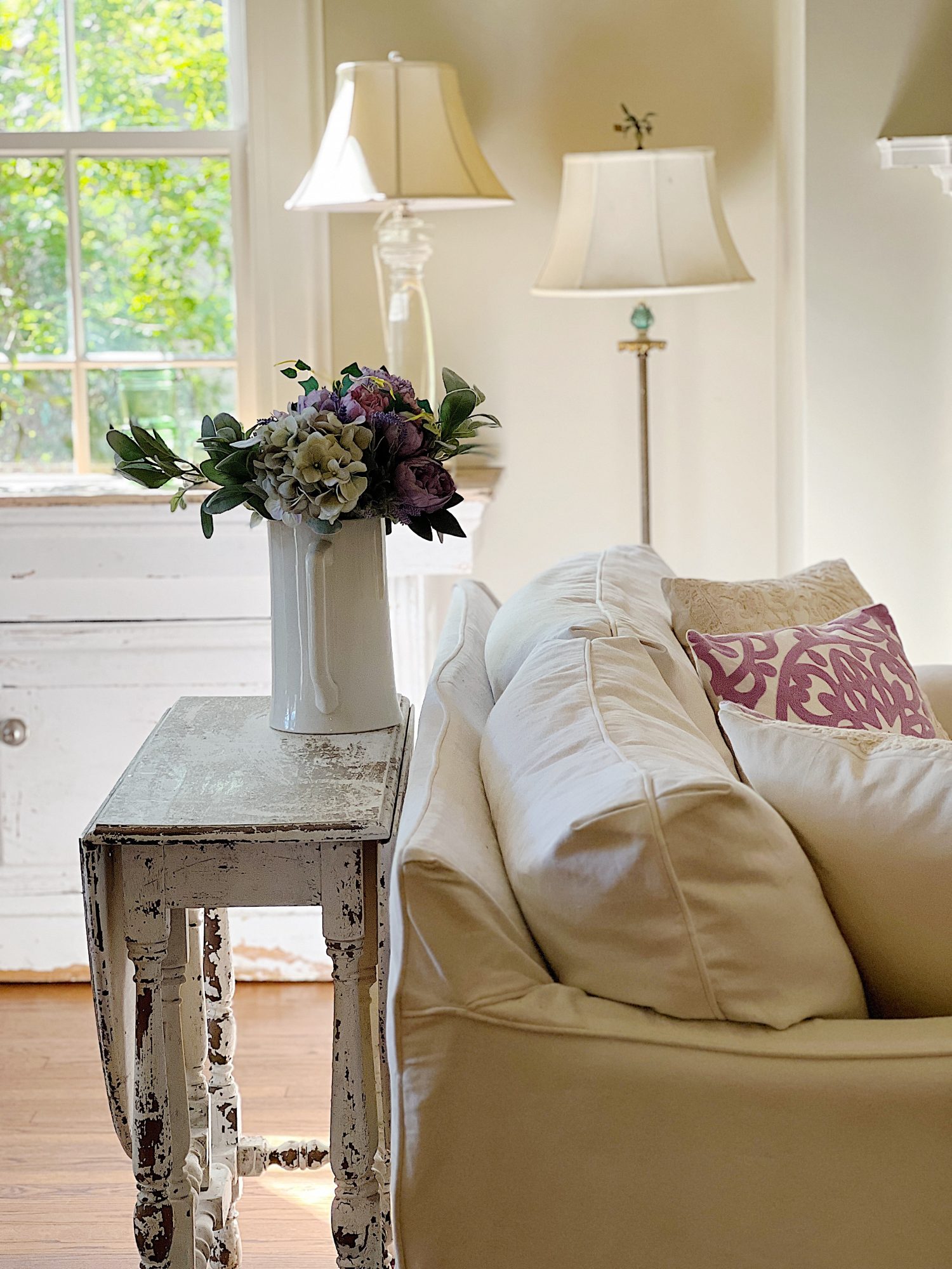 Spring Decor Ideas for Your Living Room | Pastel & Bright Color Schemes ...