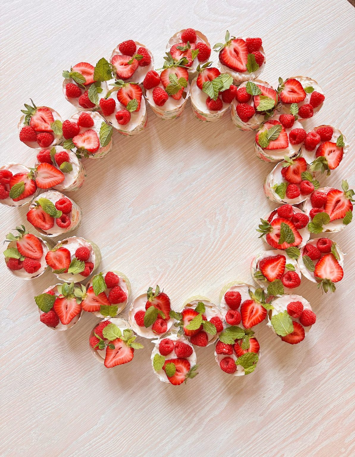Pull Apart Berry Wreath Dessert - MY 100 YEAR OLD HOME